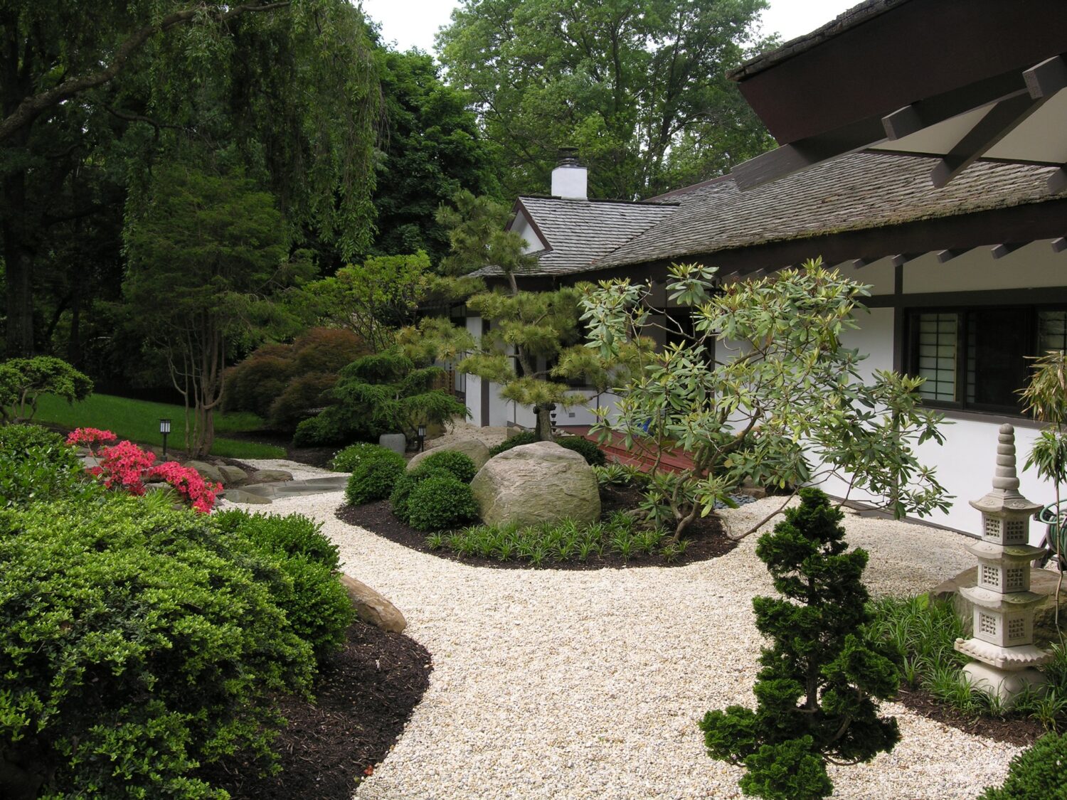 A COMMITMENT TO EXCELLENCE – Hanselman Landscape & Gardens